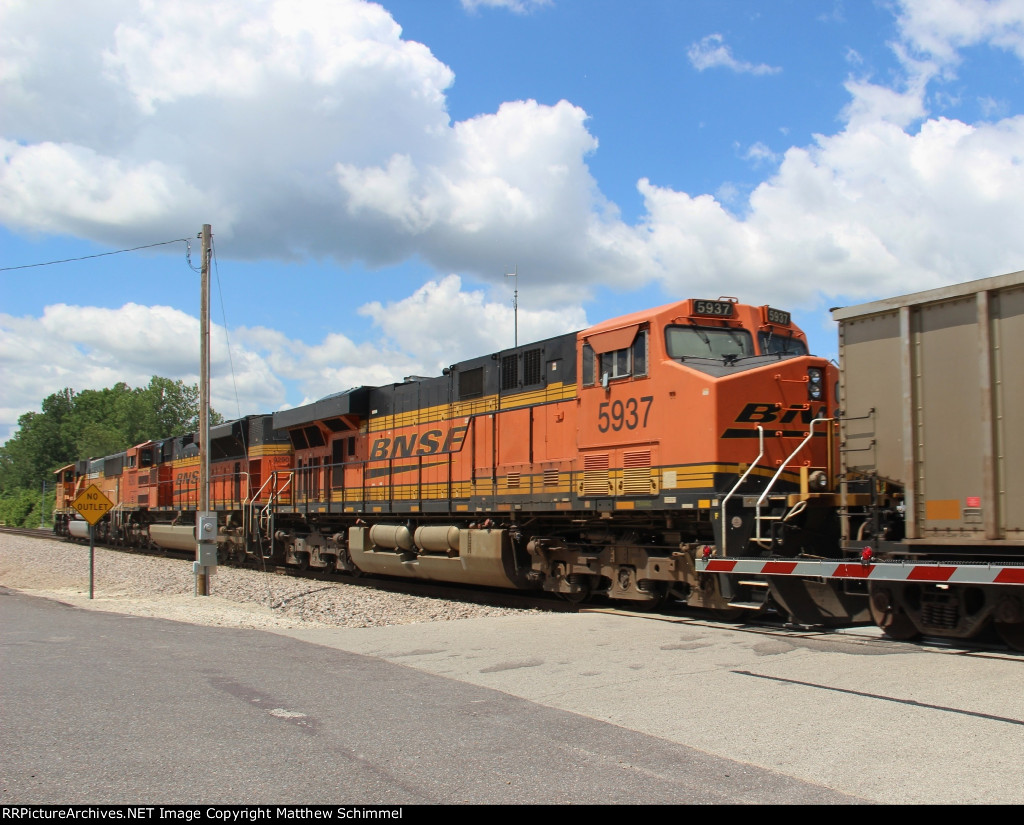 BNSF 5937